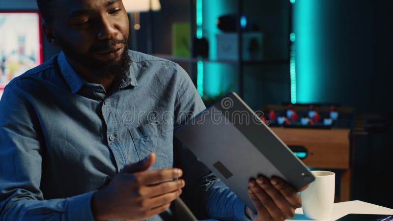 Gen Z Media Star Teaching Her Mother How To Do Viral Online Dance Moves ...