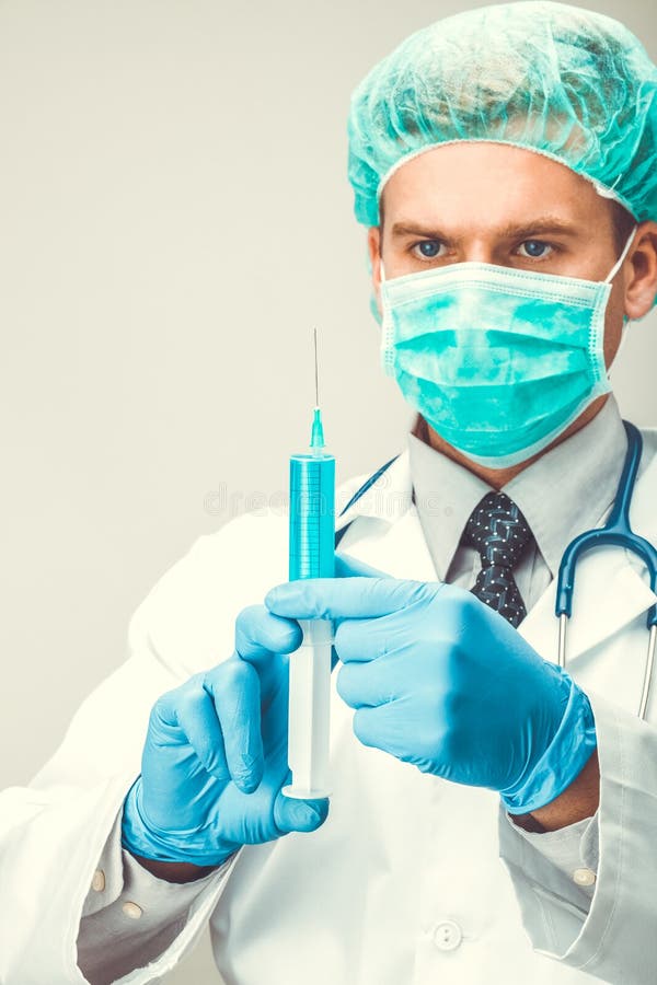 Medical Doctor with Syringe in Hands Preparing for Injection Stock ...