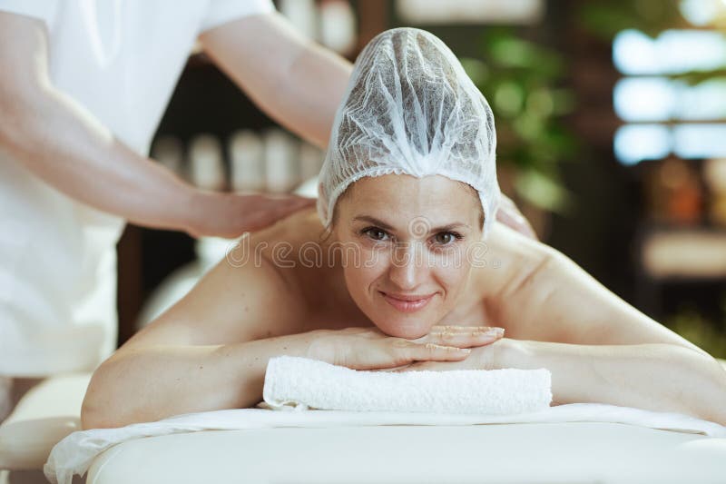 Medical Massage Therapist In Massage Cabinet Do Massage Therapy Stock Image Image Of Medicine