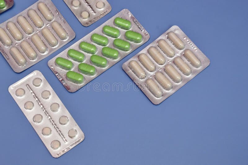Medicamentos e comprimidos imagem de stock. Imagem de conceito - 244963689