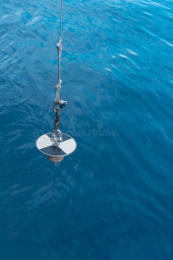 Disco De Secchi Con La Cuerda En Una Tabla Blanca Foto de archivo ...