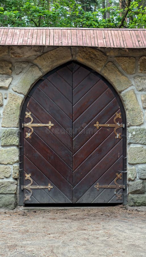 Medieval Gate And Stone Wall Stock Photo - Image of grunge, grungy ...