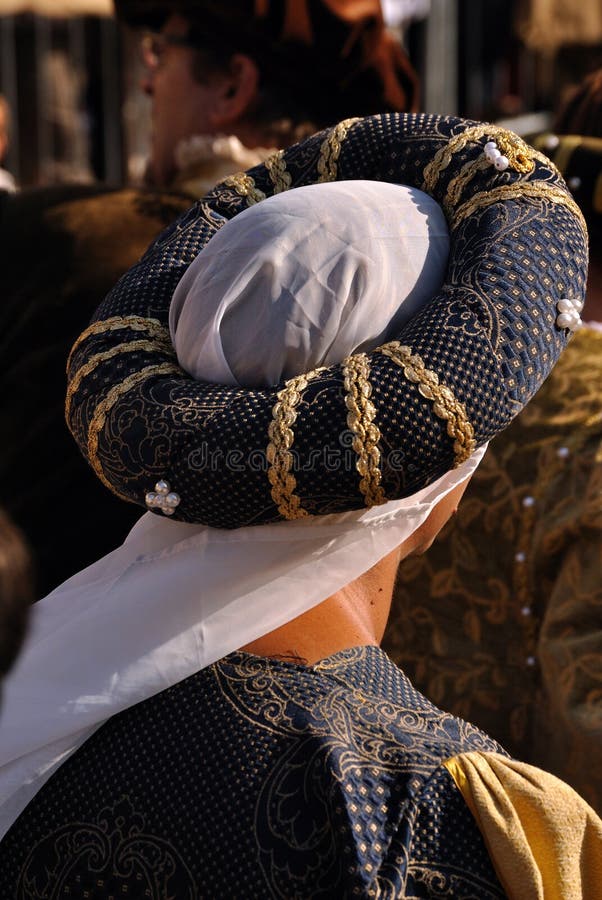 Medieval hat editorial photography. Image of blue, actor - 26727632