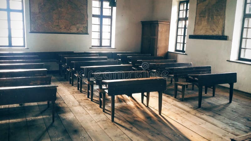 Medieval Room Of Stirling Castle With Decorated Throne And Walls ...