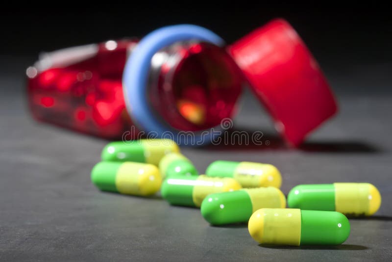 Medikation-Pillen stockbild. Bild von diät, chemie, schutzkappe - 14403627