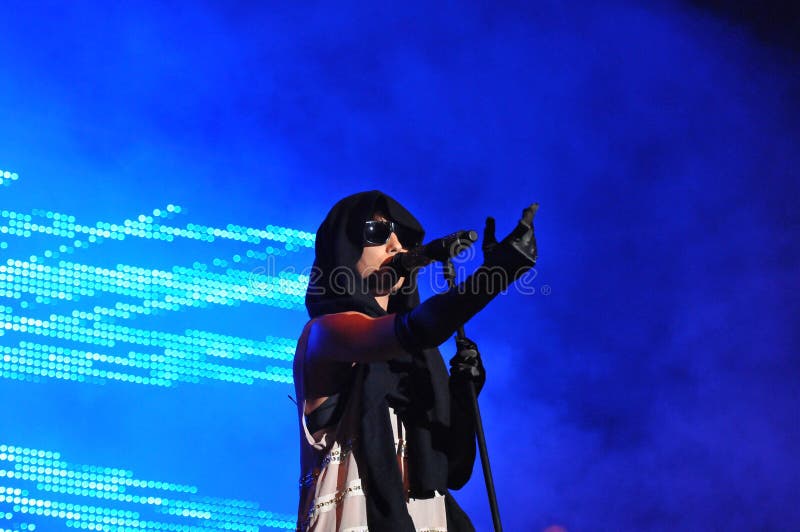 Medina editorial photo. Image of singers, female, microphone - 17367941