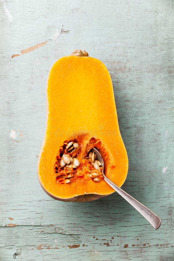 Una Calabaza Cortada Por La Mitad Foto de archivo - Imagen de dieta ...