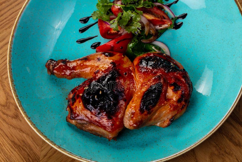 Medio pollo asado foto de archivo. Imagen de sabroso - 127603466