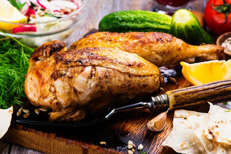 Medio pollo asado imagen de archivo. Imagen de horno - 98788541