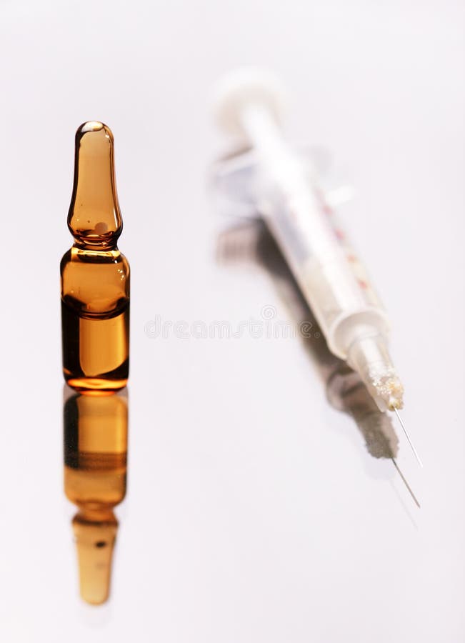 Flesje & injectie stock afbeelding. Image of ongeldig - 2666731
