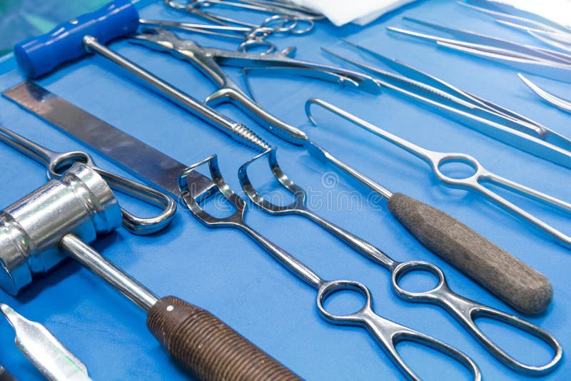 Het Metaal Medische Instrumenten Van Het Artsenziekenhuis Stock ...