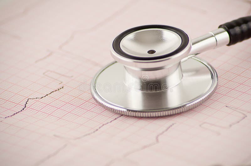Medische Stethoscoop Op Elektrocardiogram Stock Afbeelding - Image of ...