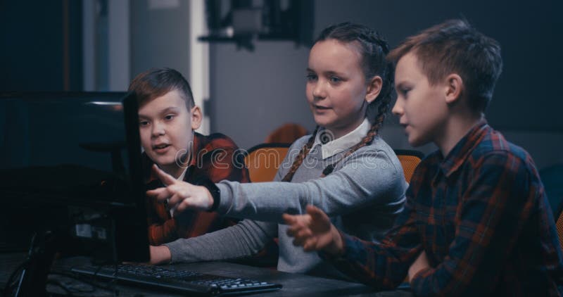 Programmer Students Brainstorming in Class Stock Photo - Image of technology, teens: 177515536