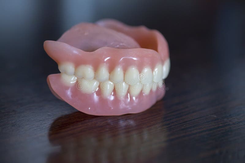 Medizinisches Gebiss Eingestellt Auf Tabelle Stockfoto - Bild von zahn ...