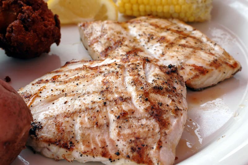 Medregal Asado a La Parilla Foto de archivo - Imagen de comedor, comida ...