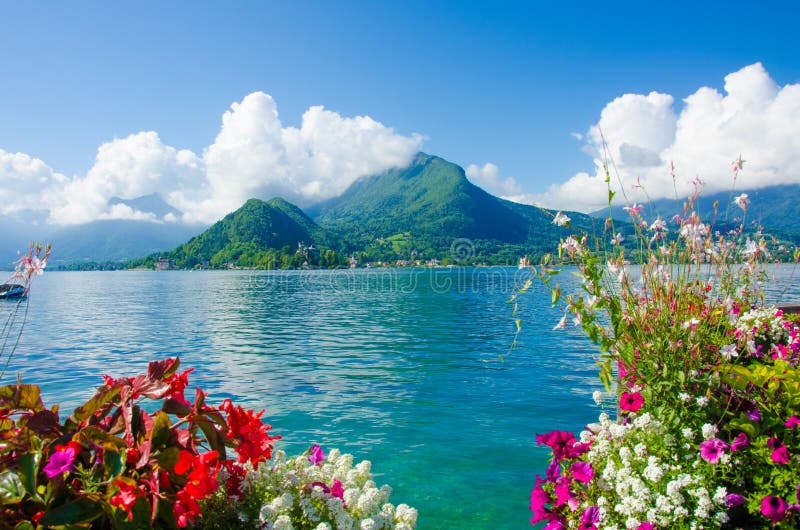 Meer Van Annecy En Forclaz-berg, in Frankrijk Stock Foto - Image of ...