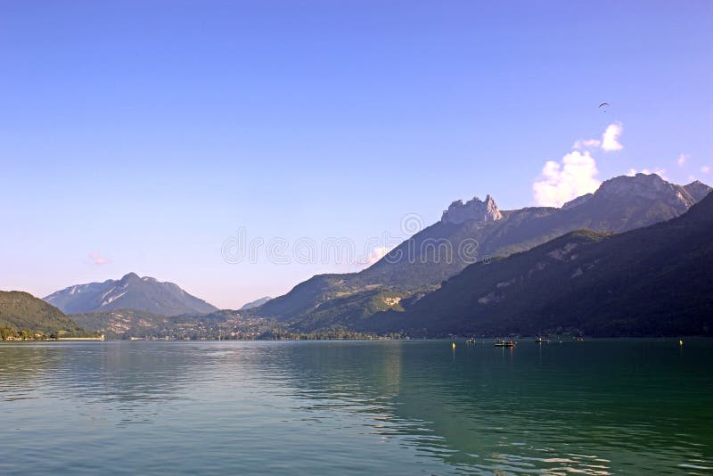 Meer Annecy, Frankrijk stock afbeelding. Image of meer - 89360673