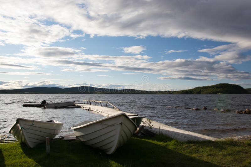 Dageraad Borealis in Inari, Lapland Stock Afbeelding - Image of ...