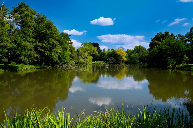 Meer in Park Lednice stock afbeelding. Image of republiek - 14006137