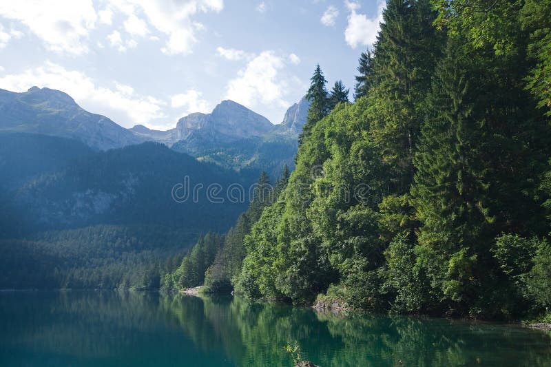 Meer Tovel in Het Dolomiet Brenta Stock Foto - Image of water, alpen ...