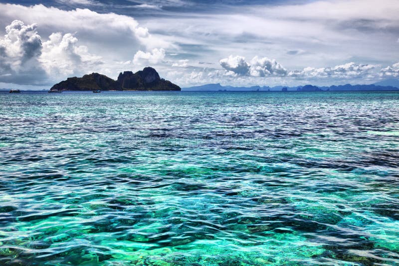 Meerblick. stockbild. Bild von landschaft, blau, boot - 17924953