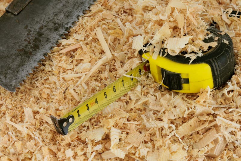 Meetlint en zaag stock foto. Image of spaander, houten - 12884654