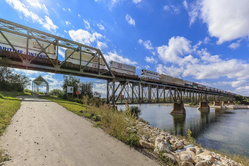 Meewasin Trail editorial stock image. Image of saskatoon - 181520864