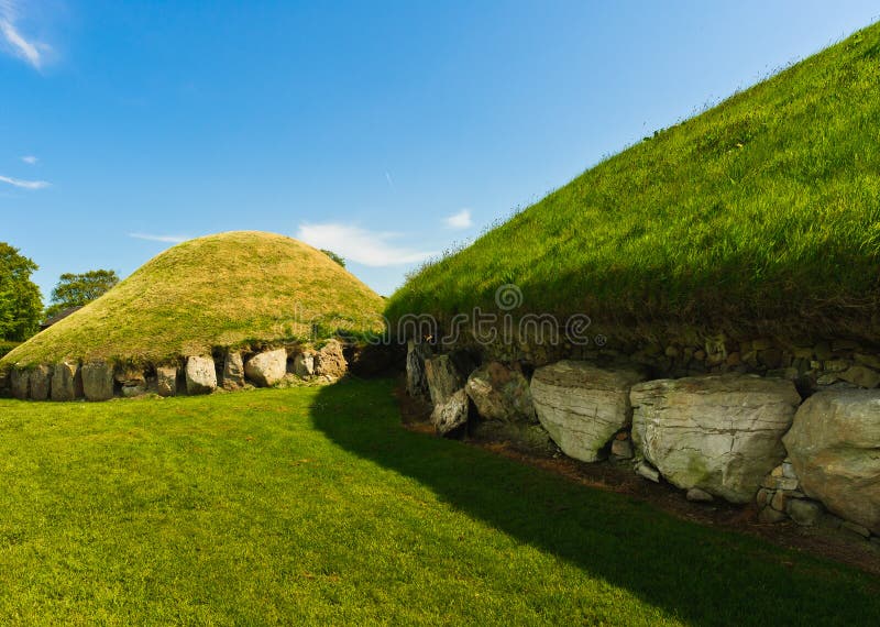 Knowth Passage Tomb stock image. Image of prehistoric - 3969959