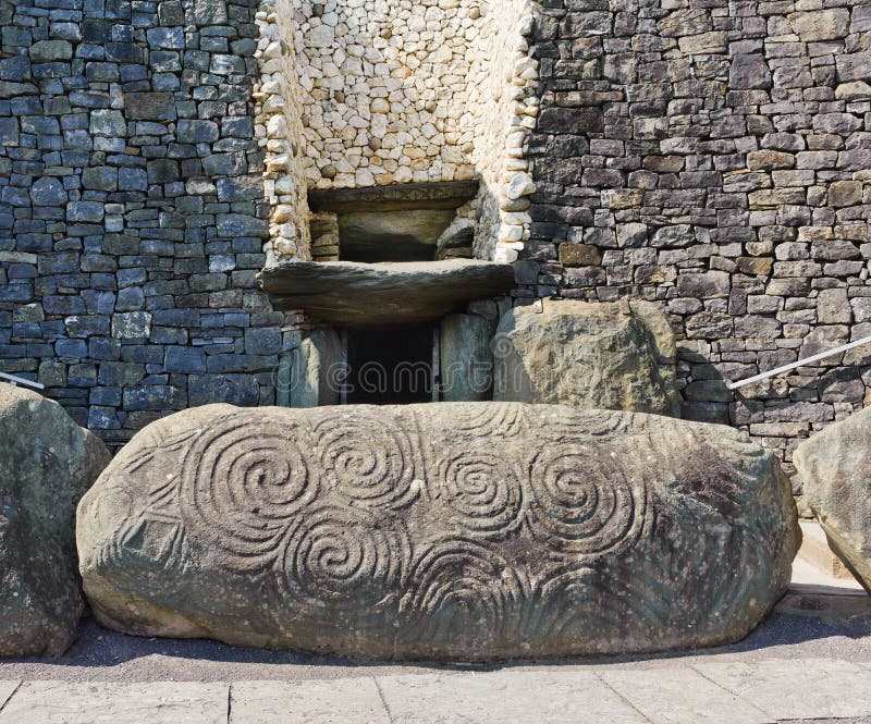 Megalithic Passage Tomb, Newgrange, Ireland Stock Photo - Image of eire ...