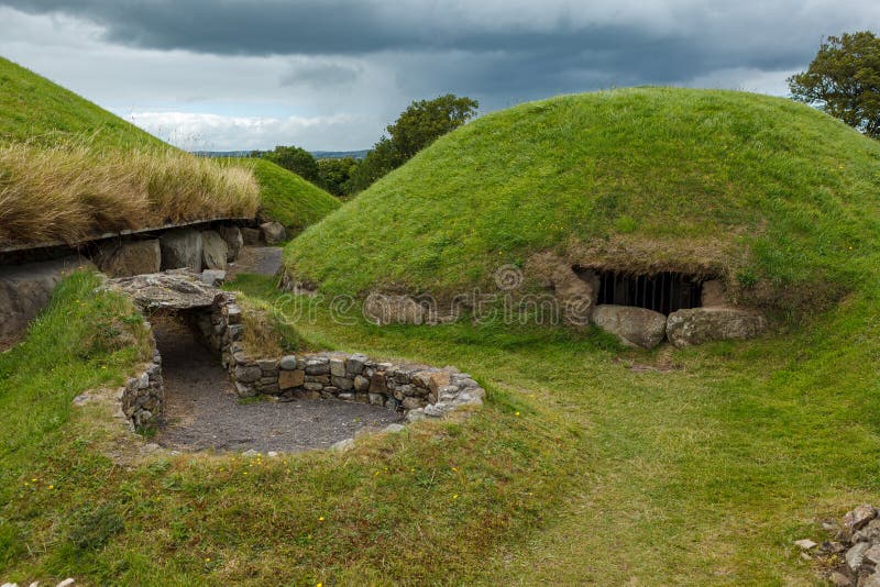 Megalithic Tombs of Newgrange in Ireland Stock Photo - Image of green ...