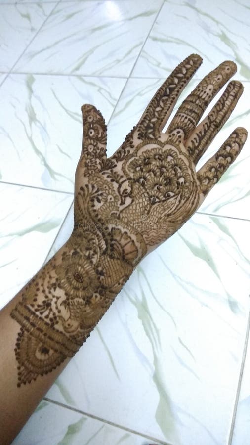 Mehandi stock image. Image of drawingonhand, henna, design - 138358819