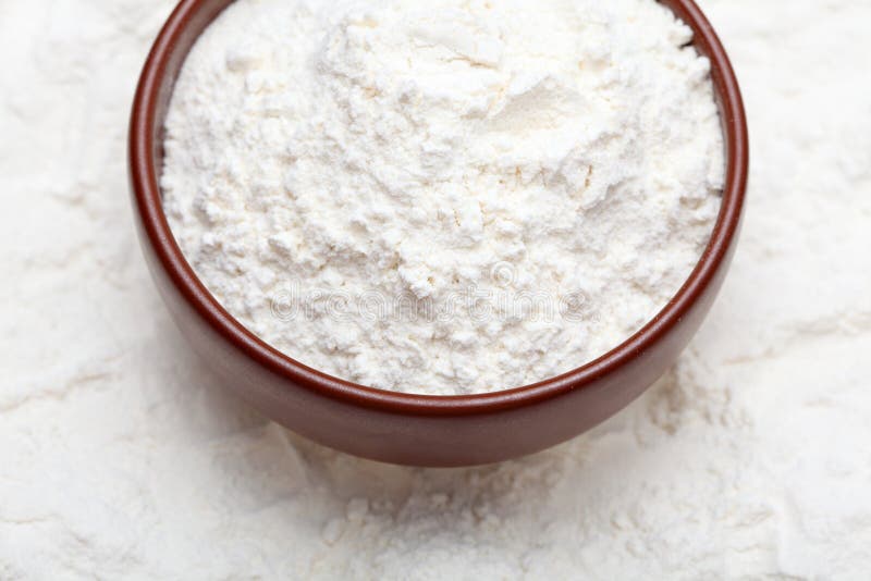 Mehl in einer Schüssel stockbild. Bild von schüssel, mehl - 22424995