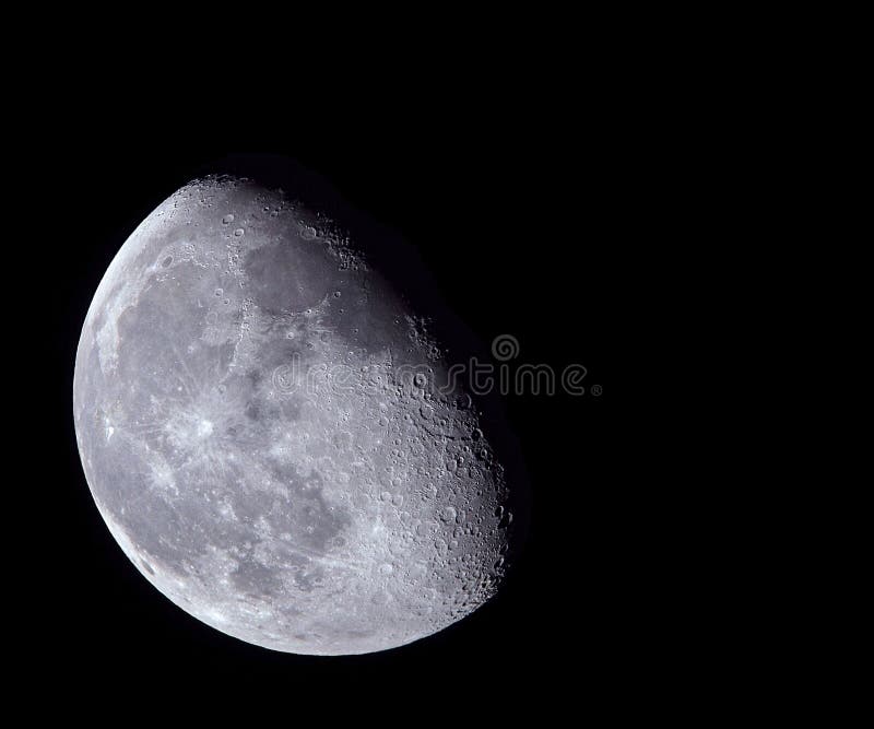 Meia lua imagem de stock. Imagem de sombras, fase, orbitar - 18709139