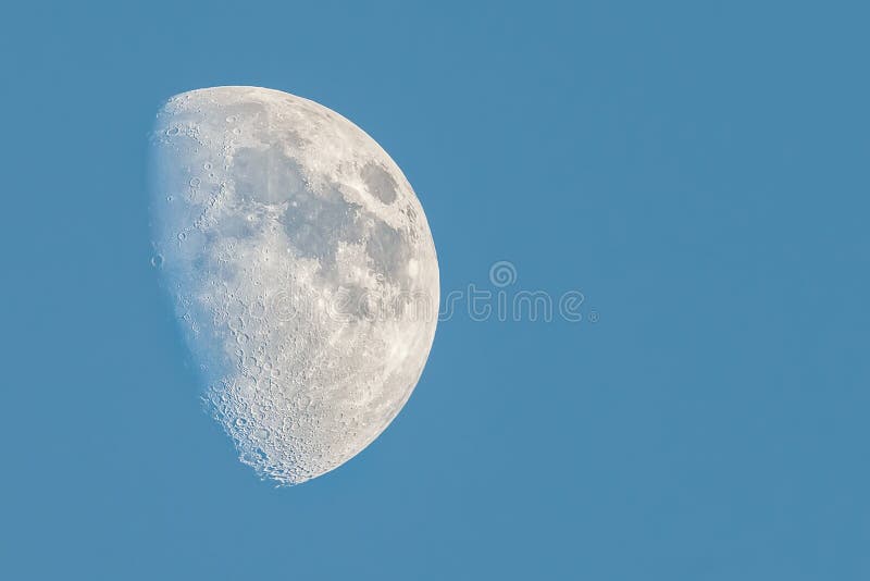 Lua Cheia No Céu Azul Com Nuvens Imagem de Stock - Imagem de ciência ...