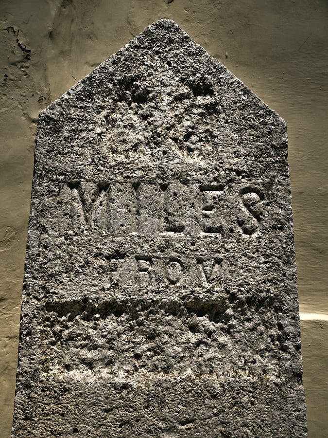 Meilenstein stockfoto. Bild von mittelmeer, richtungen - 9885208