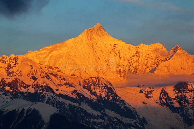 Meili snow mountain stock image. Image of asia, meili - 71206439