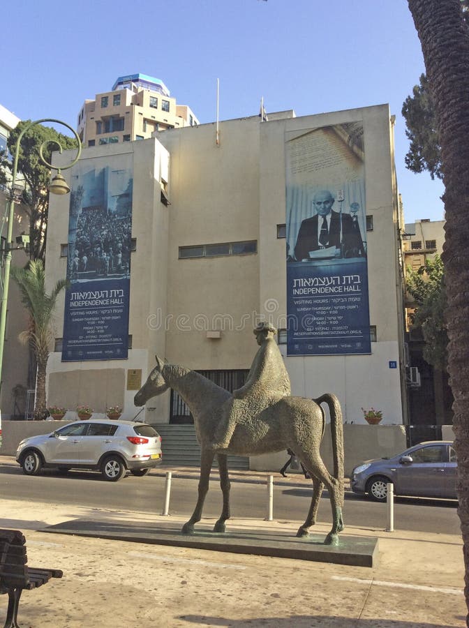 Meir Dizengoff Statue in Rothshild Boulevard, Tel Aviv. Editorial ...