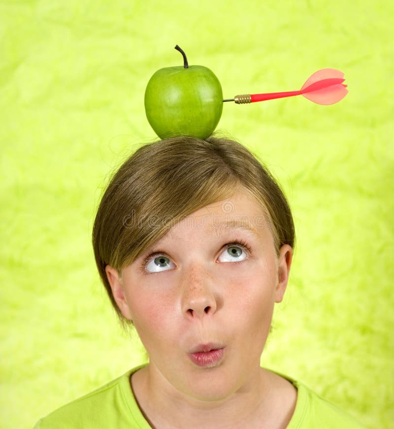 Meisje Met Een Appel Op Haar Hoofd Stock Afbeelding - Image of appel ...