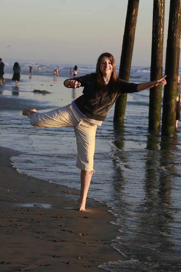 Meisje op het strand stock foto. Image of uitdrukking - 4687146