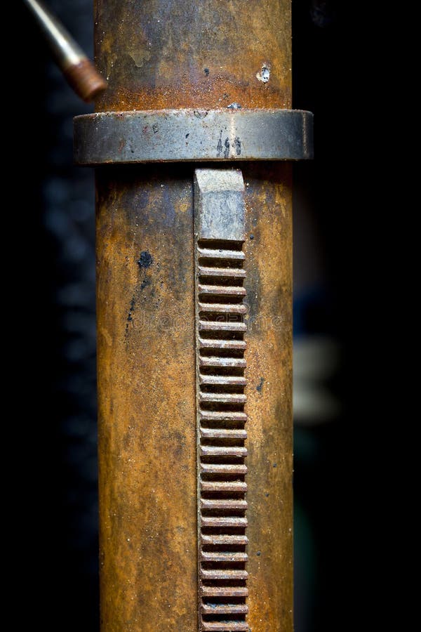 Mekanisk maskin med rost arkivfoto. Bild av gammalt, fabrik - 42454690