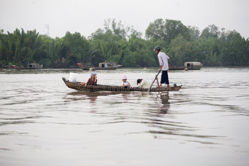 Barki Mekong rzeka zdjęcie stock. Obraz złożonej z ziemia - 16422138