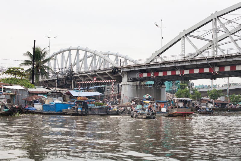 Barki Mekong rzeka zdjęcie stock. Obraz złożonej z woda - 16422138
