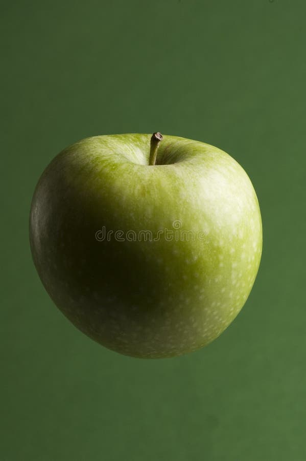 Mela verde immagine stock. Immagine di rosso, nutriente - 1151475