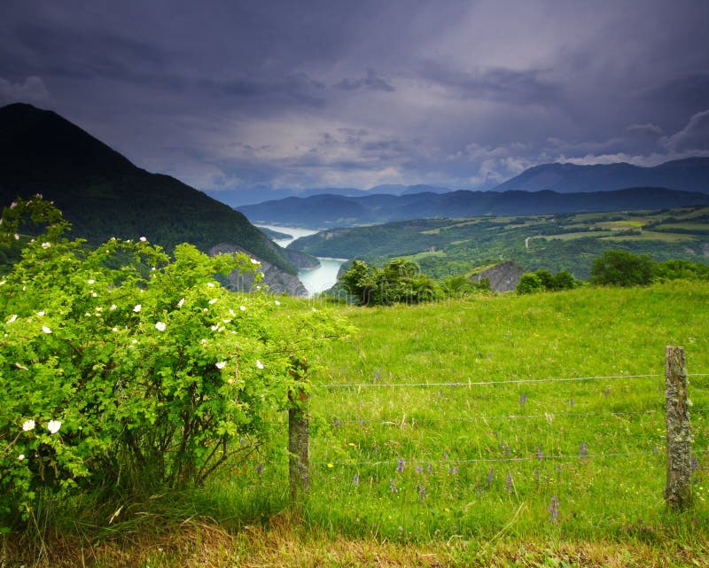 Melancholisch Groen Landschap, Frankrijk Stock Foto - Image of ...