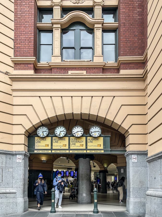 Melbourne Train Station editorial stock photo. Image of station - 209741018