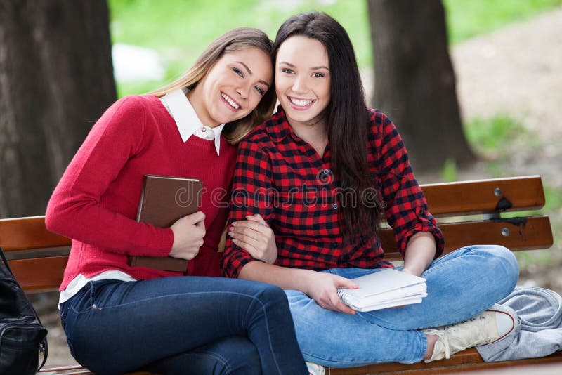 Melhores amigos foto de stock. Imagem de campo, divertimento - 71313962