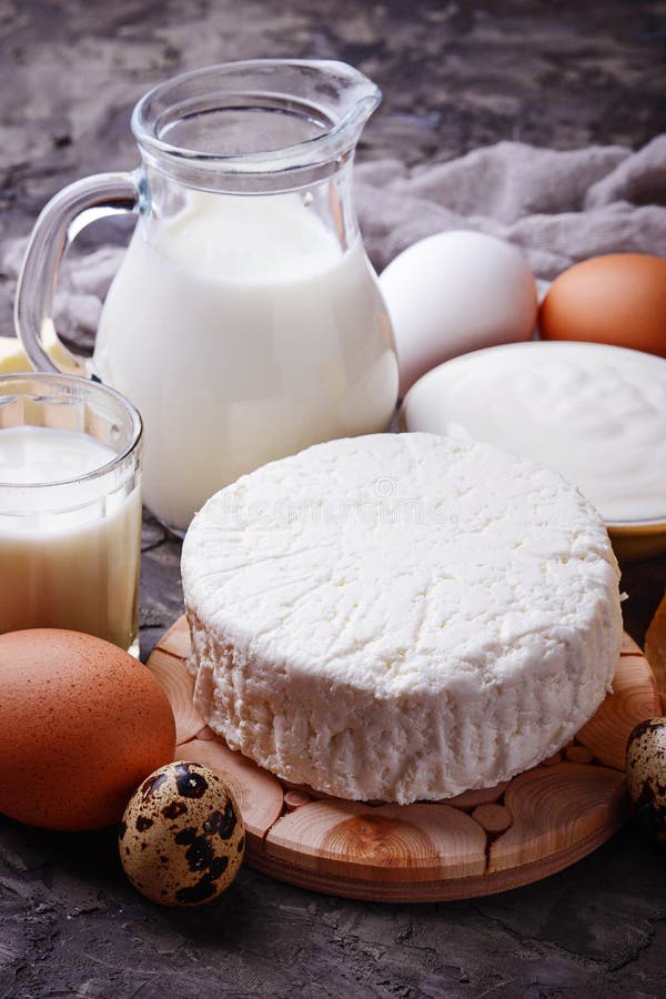 Melk, Kwark, Zure Room, Boter, Eieren Stock Foto - Image of room ...