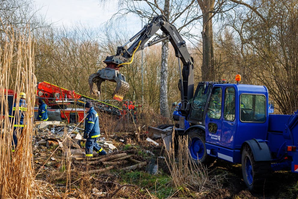 Members of THW Remove Construction Debris with the Help of a Wheeled Excavator Editorial ...