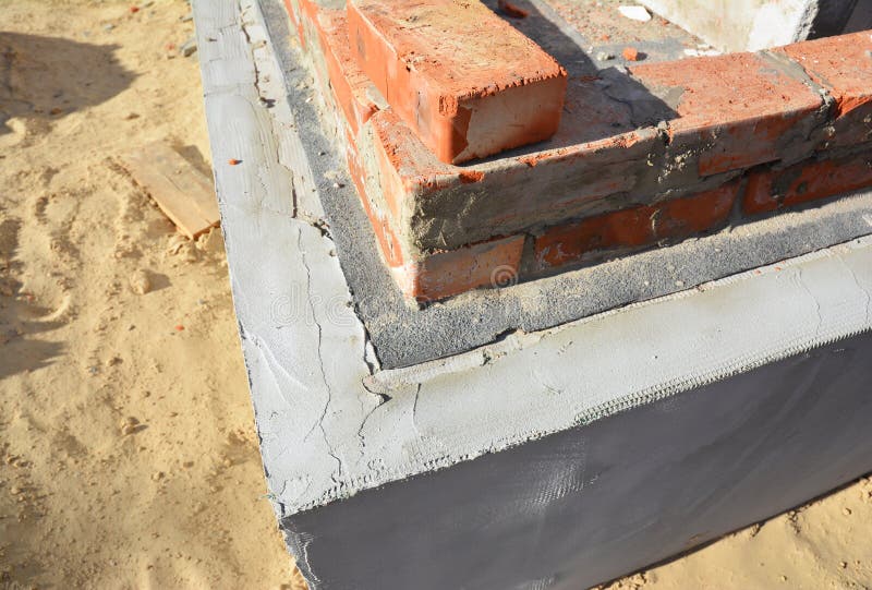 Membrane De Preuve Humide Sur Des Murs De Base Insul De Base Photo ...