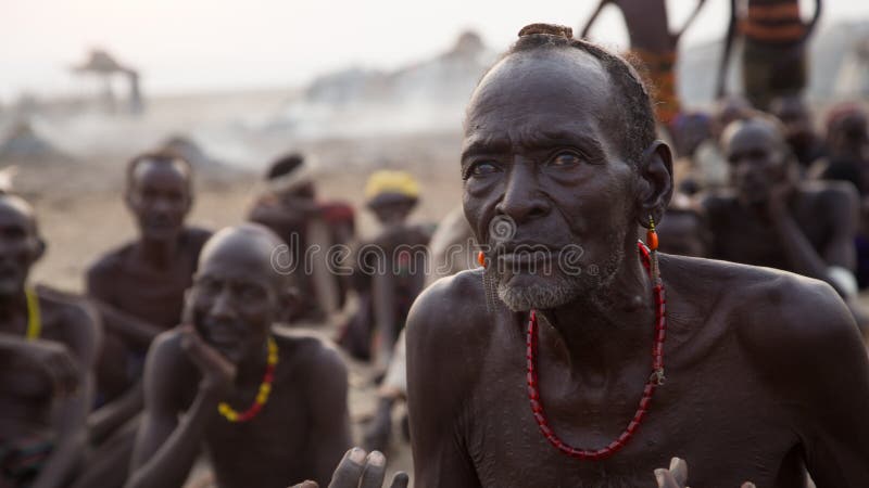 Membros Duma Tribo Africanos Tradicionais Foto de Stock Editorial ...